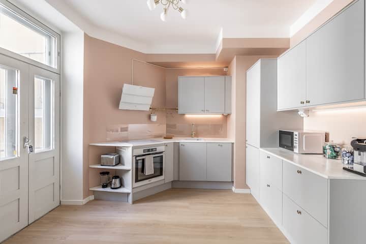 Elegant & Spacious 2 Bedrooms @ Heart Of Helsinki - Helsinki