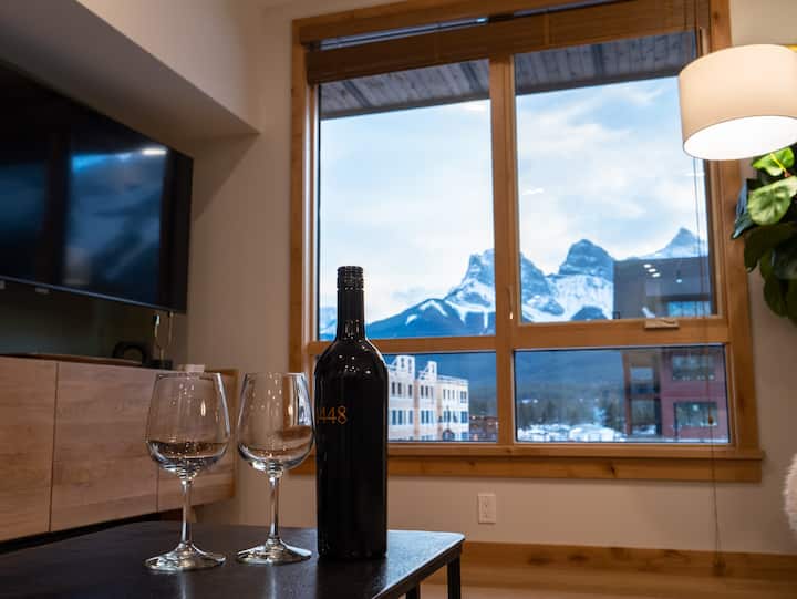 Stunning Spring Creek Condo | Three Sisters View - Canmore
