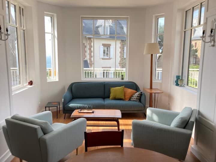 Grande Villa Perrosienne Idéalement Située - Perros-Guirec