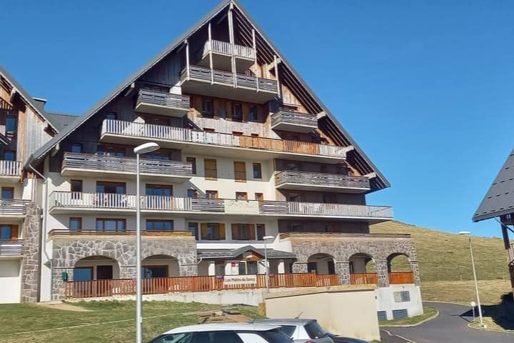 Appart Belle Vue  Sur Les Hauteurs De Super-besse - 