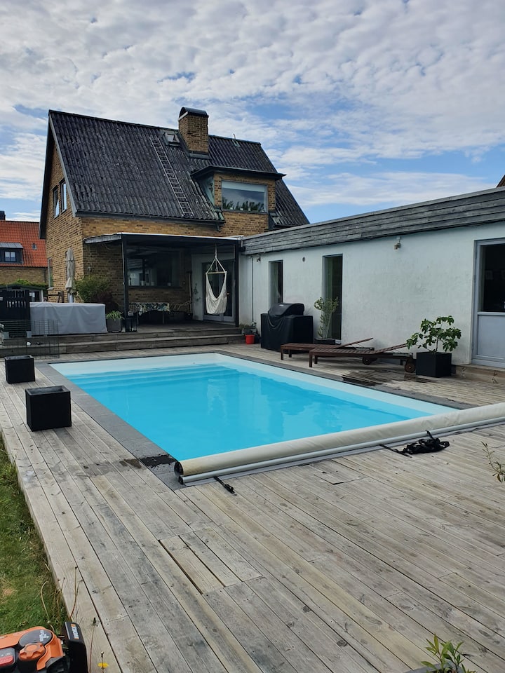 Poolvilla Med Närhet Till Stranden Och Mysig Hamn - Lomma
