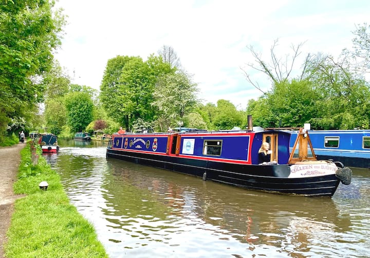 A Unique Stay Aboard A Beautiful Boat - Watford