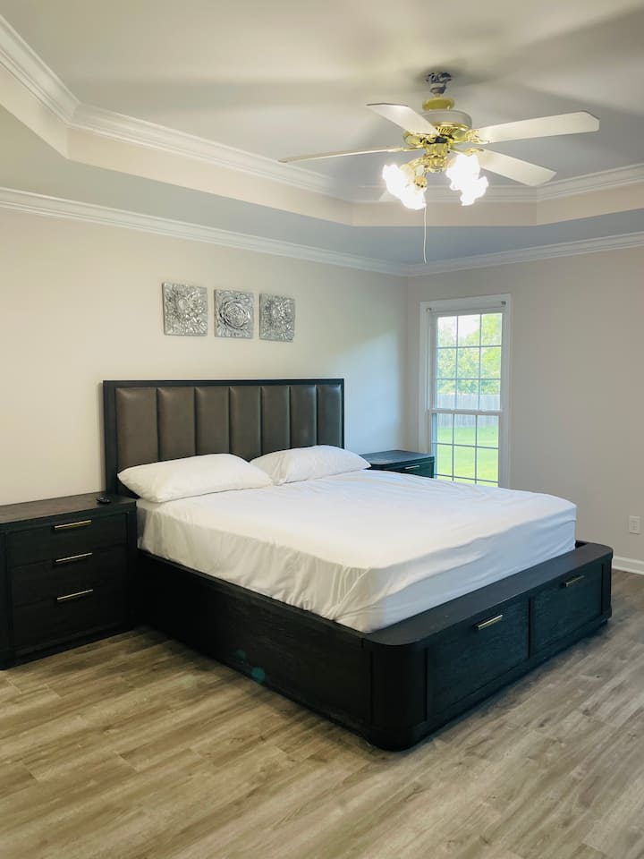 Freshly Renovated 3 Bd 2 Bth Cozy Home W/huge Yard - Huntsville, AL