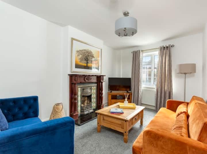 Charming & Spacious House In Burton Latimer - Wellingborough