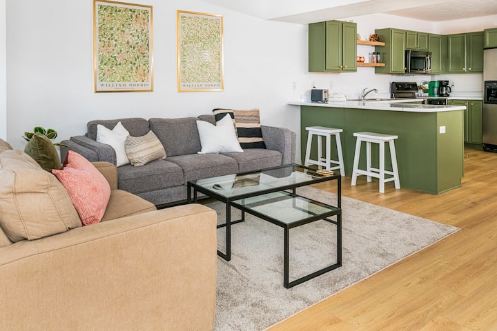 Renovated Townhouse, 2.5 Miles From Downtown - Bloomington