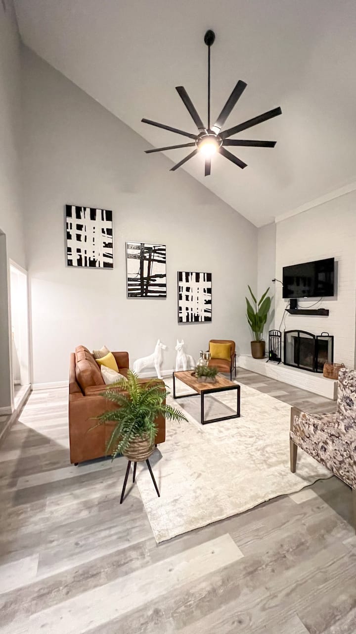 The Trendy Townhouse - Midland, TX