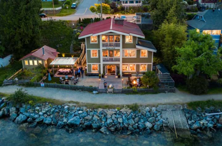 Iconic 3-story Waterfront 'Marina House' W/ View - Gibsons