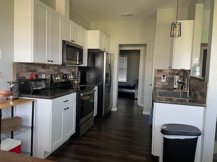 Cozy And Cheerful Home, Great Location. - Temple