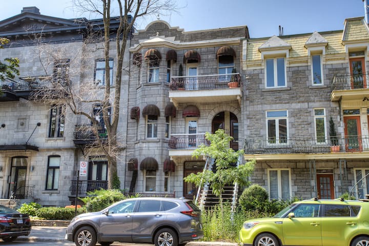 Sunny & Spacious Luxury Loft | Serene Patio - Montreal