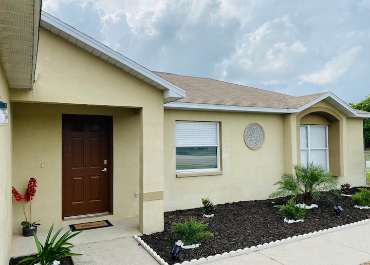 The White Elephant House At Sunshine State - Spring Hill, FL