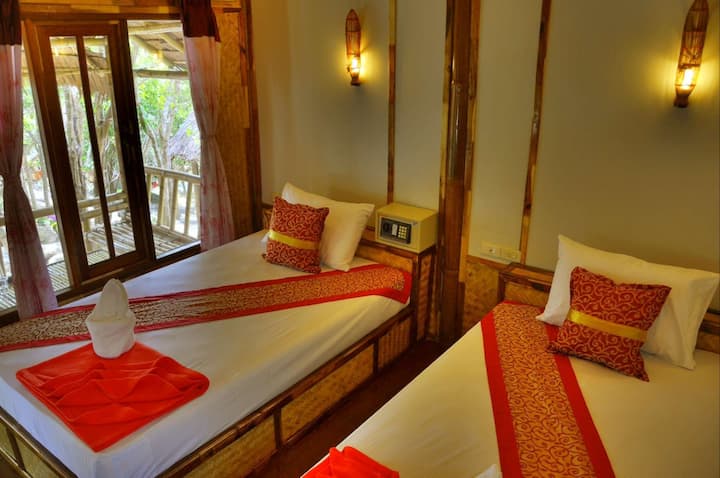 Twin Bed Rustic Bamboo Bungalow On Phi Phi Island! - Ko Phi Phi Don