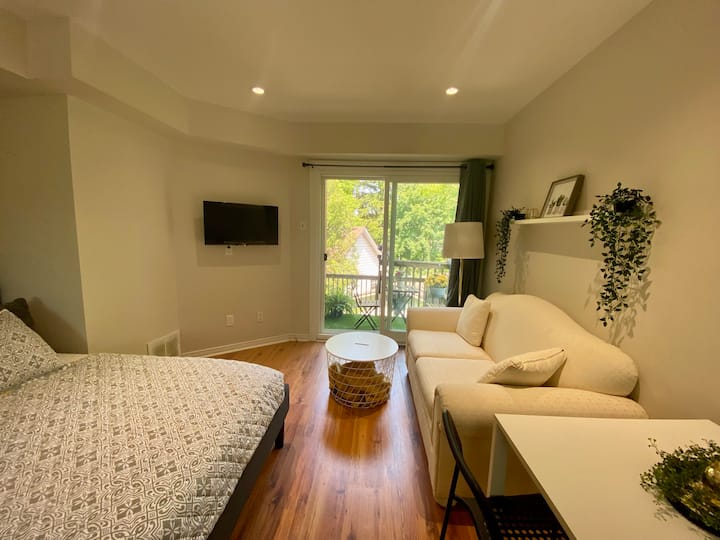 2nd Floor Of The Townhouse With A Romantic Balcony - Aurora