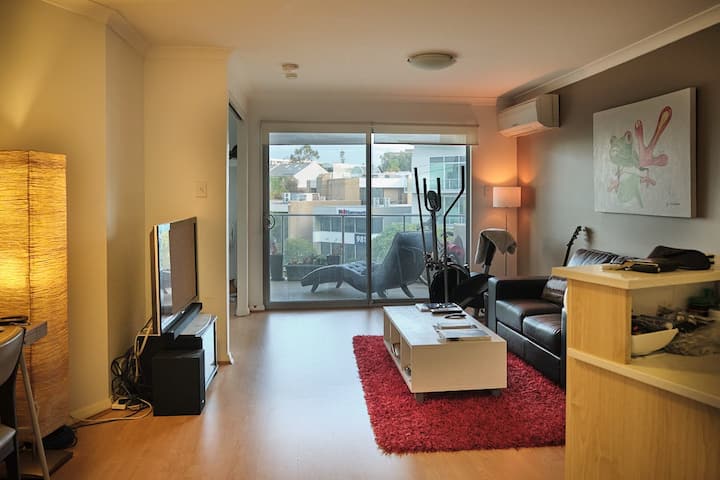 Modern Studio With Pool And Gym - Perth