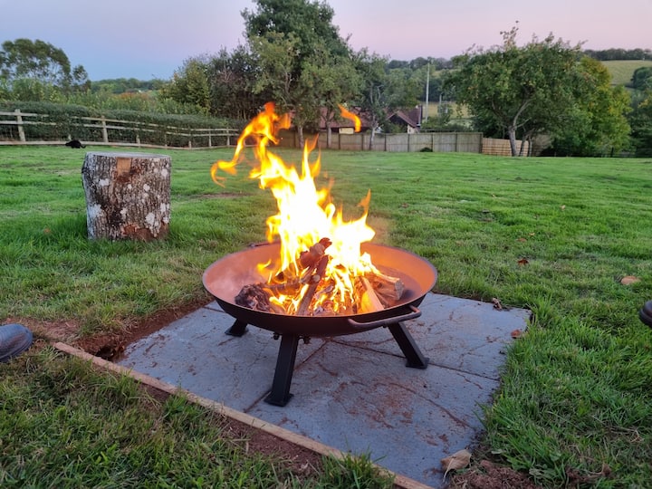 Colebrooke Court Cottages: Spacious, Large Garden - Tiverton Castle