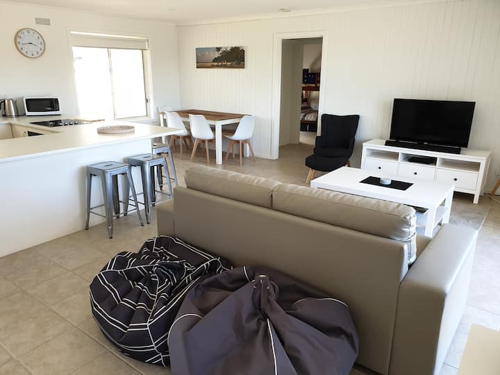 Comfortable 3-bedroom Home On Holme - Goolwa