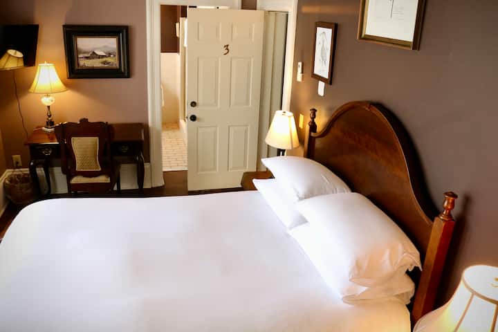 Joshua Wilton House - Room 3: The Tea Room - Harrisonburg, VA