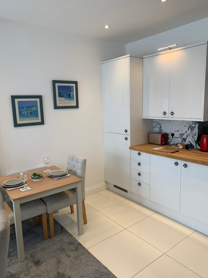 Stunning New 1 Bedroom Apartment, Village Location - Stevenage