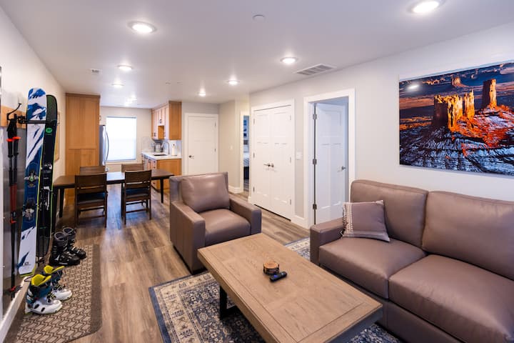 Excellent Location For Skiing! Comfy New 2br Apt - Cottonwood Heights, UT