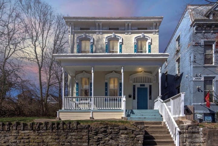 Beautiful 3-bedroom Villa Minutes From Downtown - Cincinnati, OH