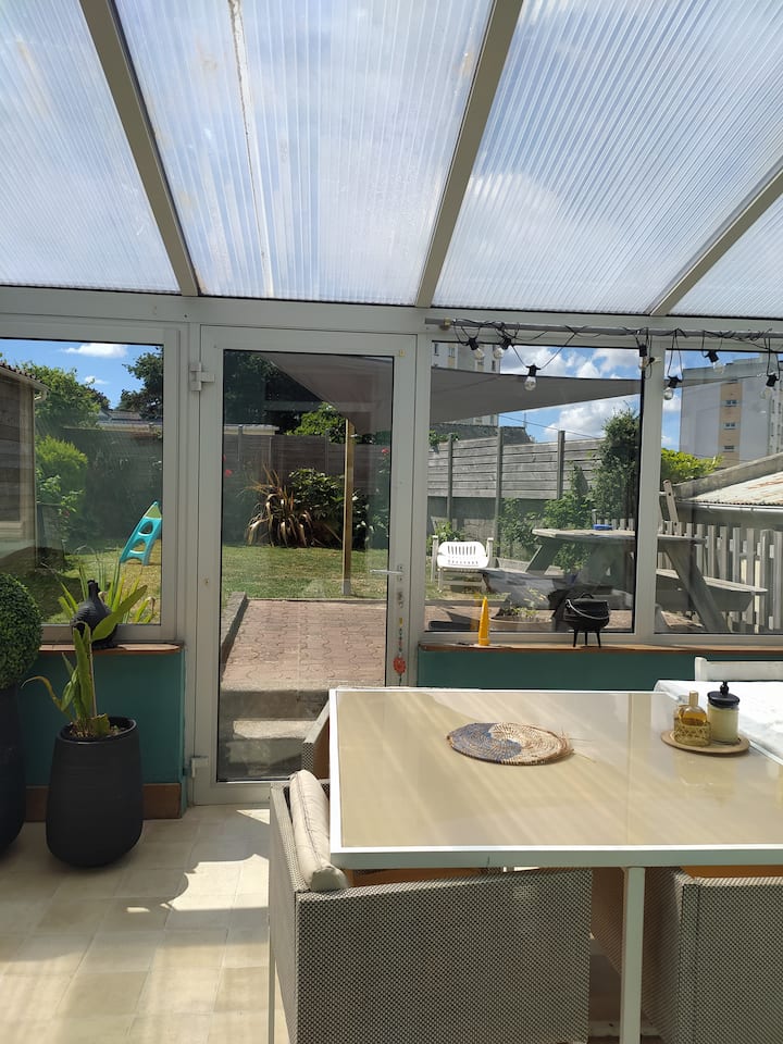 Maison De Ville Avec Jardin, Dans Quartier Calme - Brest