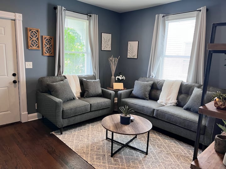 Cozy & Pet-friendly 2-bedroom Home - Shelton
