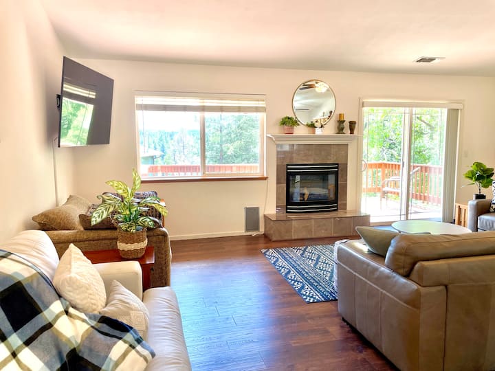 Home With Tranquil Mountain And Forest Views - Pollock Pines, CA