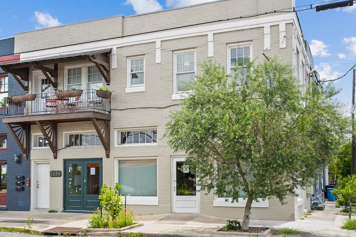 Luxury 2bd Apt | 1 Block Off St. Charles - New Orleans, LA