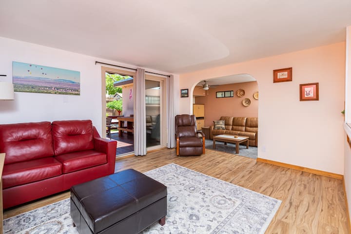 Desert Oasis With A Private Backyard. - Albuquerque, NM