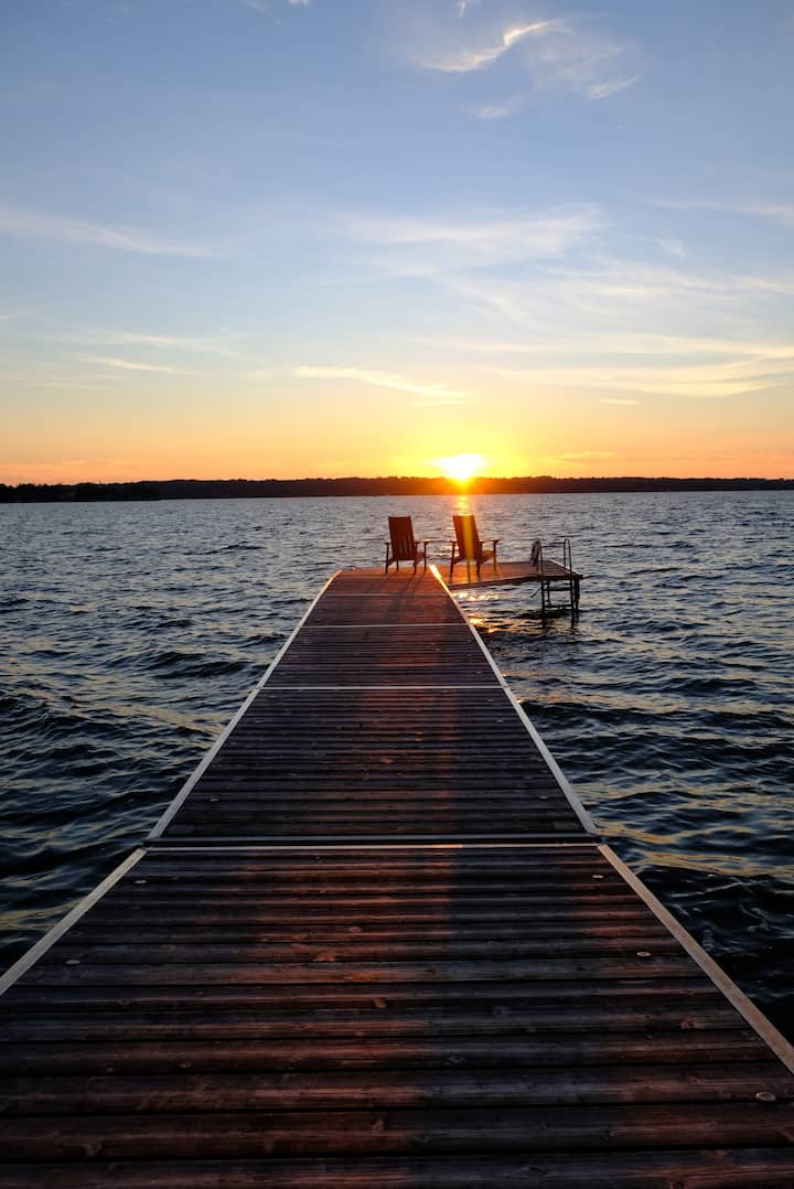 Luxury 5 Bdrm Lakefront Cottage With Sunset View - Orillia