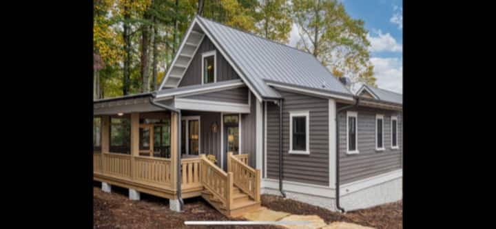Charming Corner Cottage - Dog Friendly - Black Mountain, NC