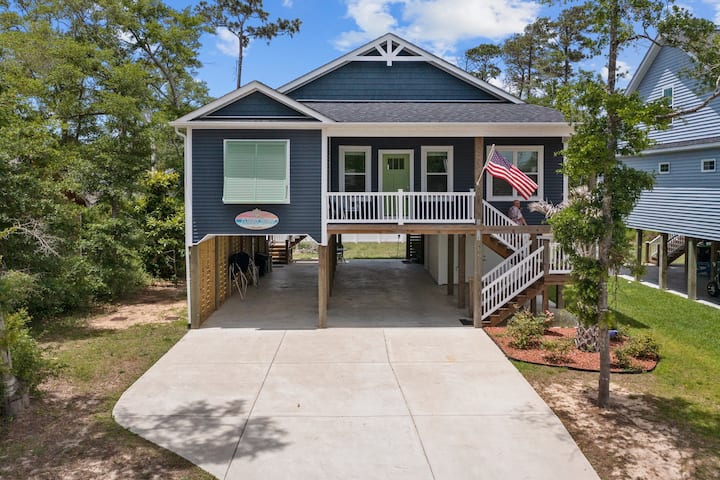 Walk To Beach, Shops, Restaurants! Hot Tub! Games! - Oak Island, NC