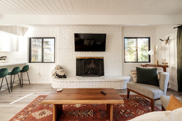 Stylish & Cozy Cabin: Family & Pet-friendly - Lake Arrowhead, CA