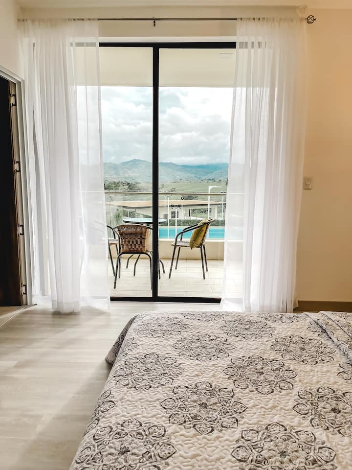 Sunset View Condo W/pool + Close To Airport - La Garita