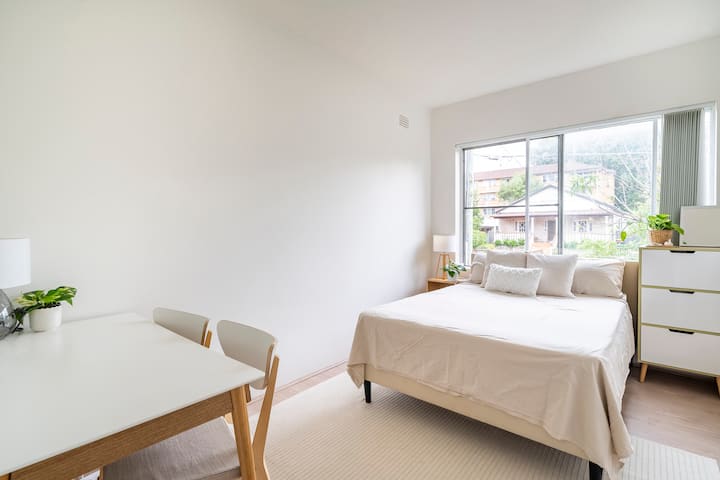 Renovated Stylish & Modern Private Double Bedroom - Sydney