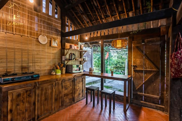 Cultural Treasure -100 Year Old House- Ground Room - Sa Pa