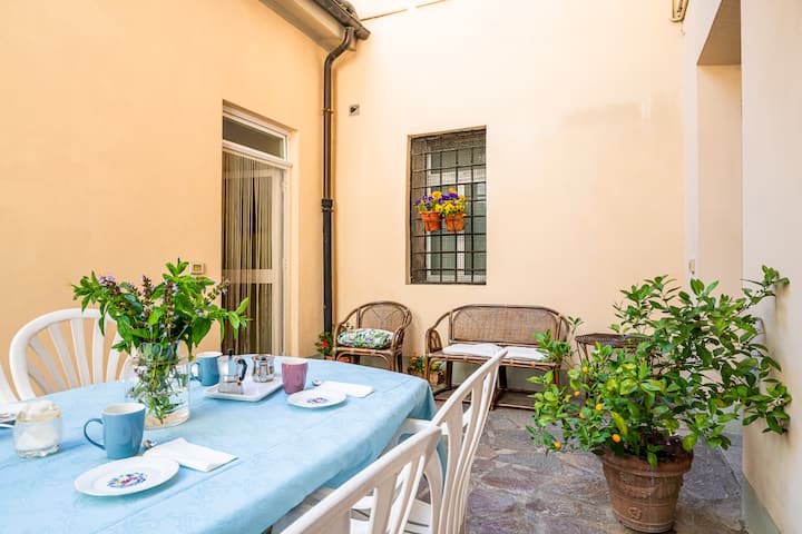 Apartment Of Flowers - Lucca