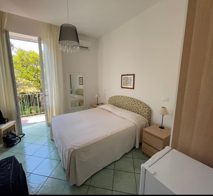 Camera Con Vista Giardino E Vista Mare Laterale - イスキア
