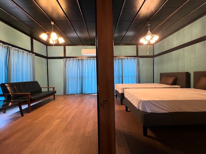 【105号室】人気！海をイメージしたターコイズブルーの部屋/シャンデリア/6名まで/キッチン/駅6分 - Fujisawa