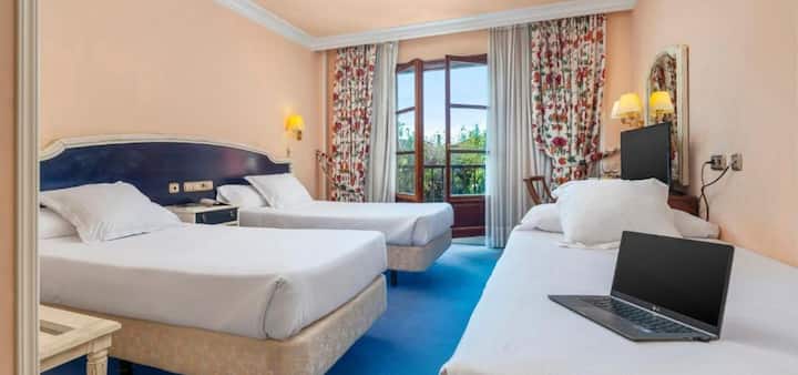Habitación Doble Con Supletoria Niño En Sondika - Bilbao