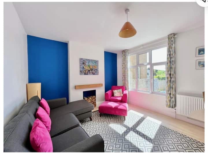 Comfortable 4 Bedroom Home Close To City And Beach - Plymouth