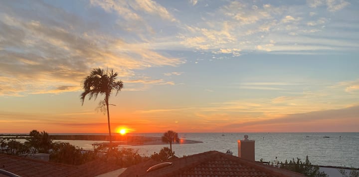 Large Modern Beachfront 3br With Epic Sunset Views - Marco Island, FL