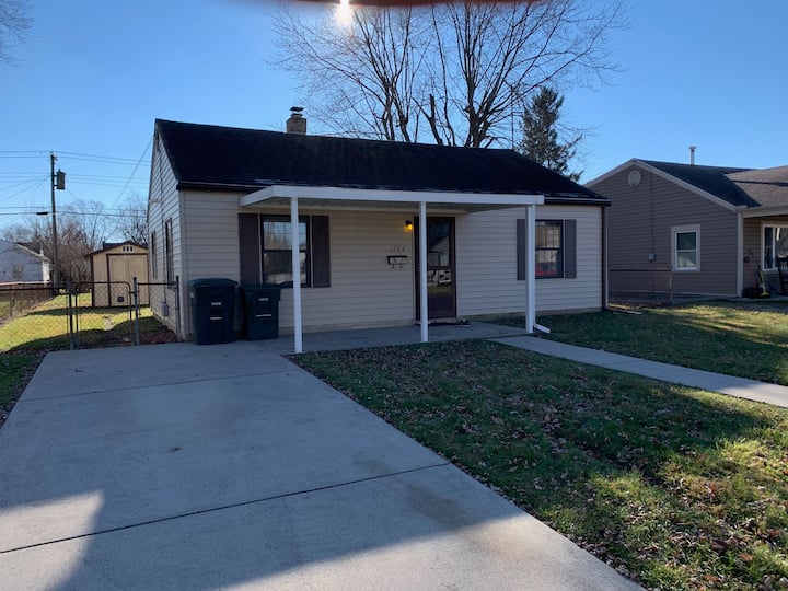 Quiet Single Level Home 10 Min To Bsu - Muncie, IN