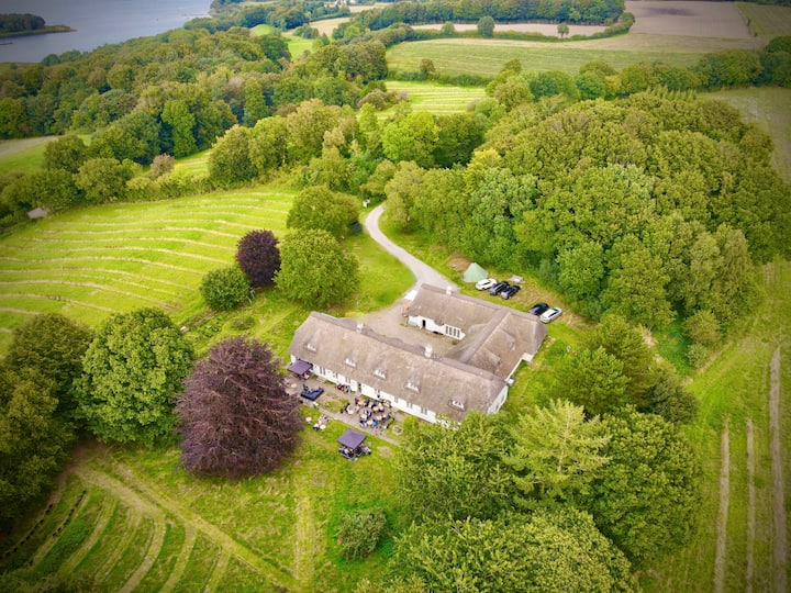 Vidunderligt Stråtækker I Et Naturskønt Område - Apenrade