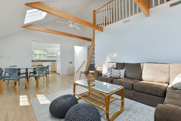 Lovely 3 Bedroom Second Floor Apartment - Nantucket, MA