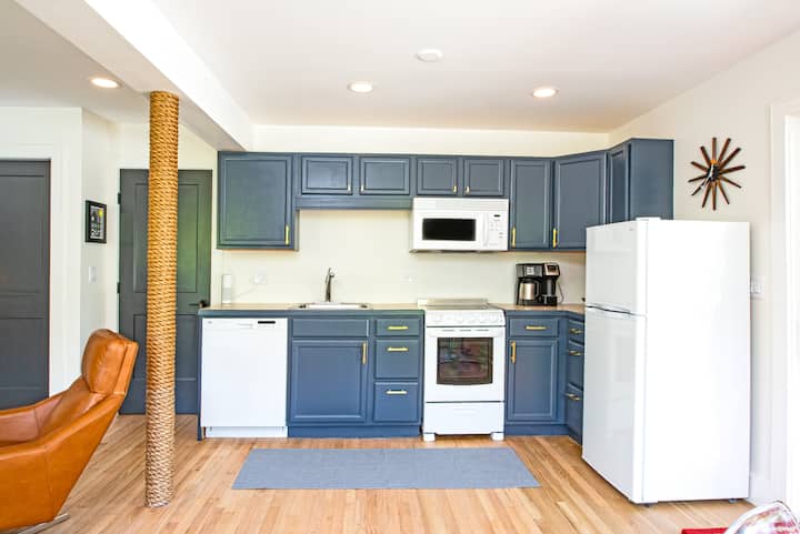 Newly Renovated 2 Room Unit In The Heart Of Ptown - Provincetown, MA