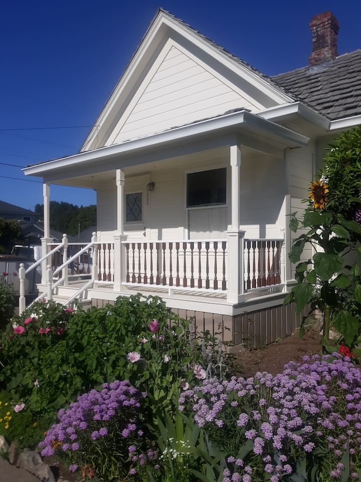 Charming 2 Bedroom Craftsman Close To Campus - Arcata, CA