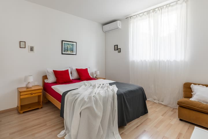 Apartman Ivana Maria S Bazenom - Croatia