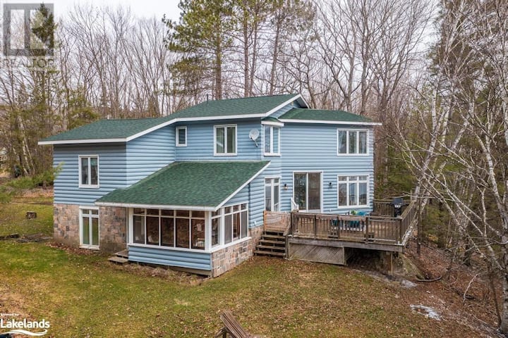 Beautiful Mary Lake - Muskoka Lakefront Cottage - Huntsville