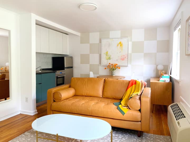Cozy Village Condo Near Downtown And Nc State - Raleigh, NC
