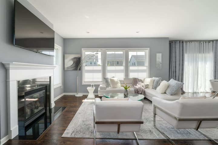 Luxury Stay In Contemporary Home In North Haven - Wallingford, CT